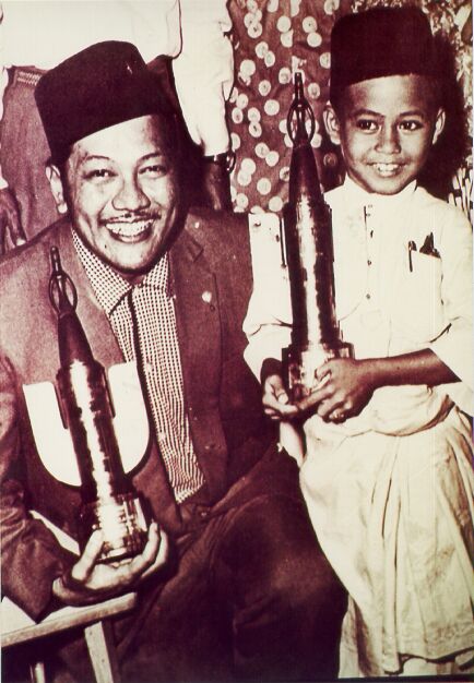 8 bintang filem klasik di zaman kegemilangan filem Melayu yang dikenang ...