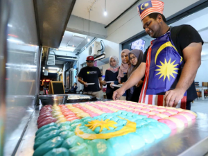 Berkayuh 10 km dengan basikal tua 1940-an dan 5 lagi cara rakyat sambut ...