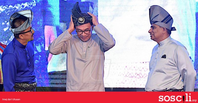 Tanjak dan Tengkolok: Asal-usul, perbezaan dan maksud tersirat | SOSCILI